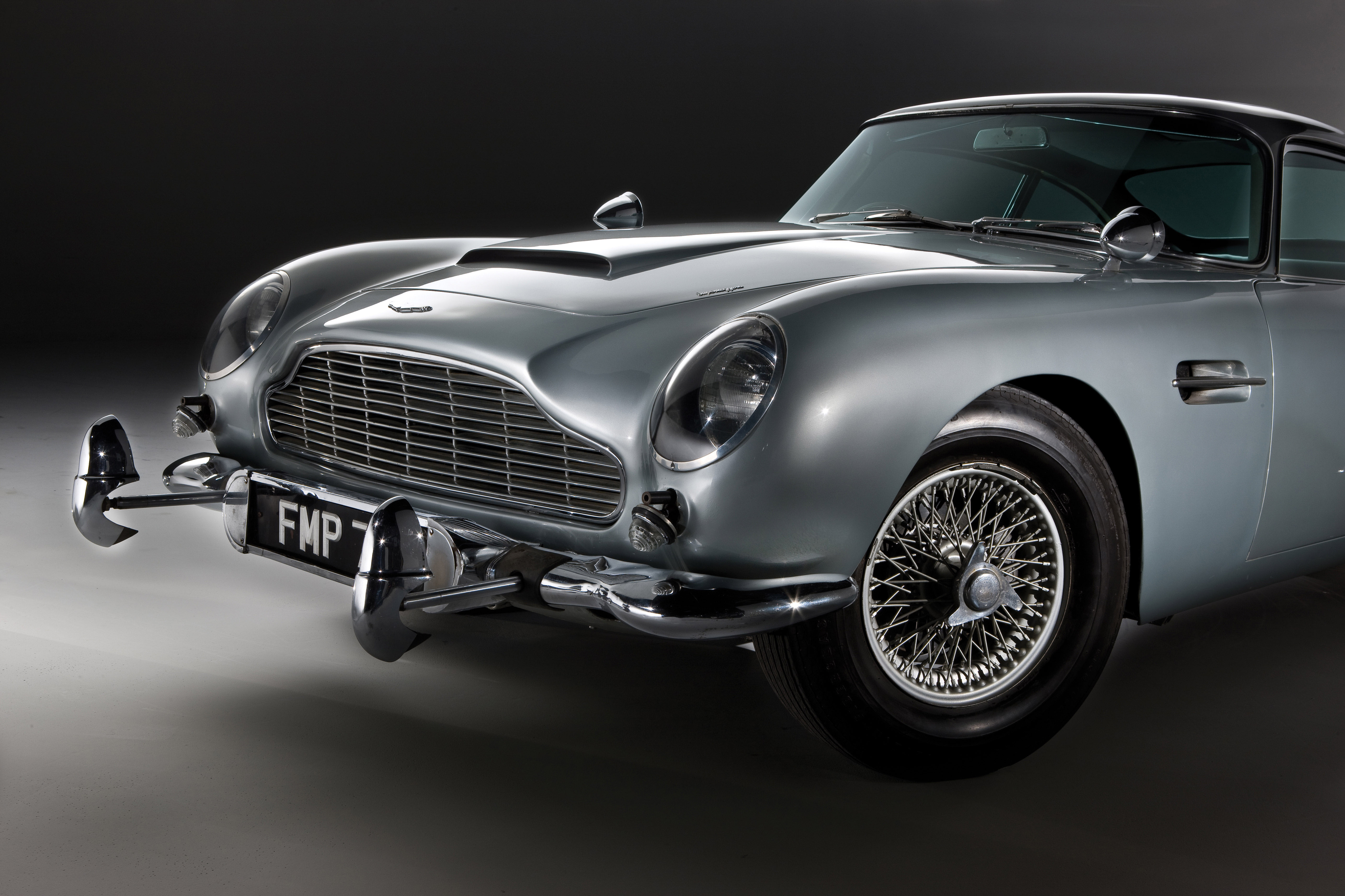 James Bond's Aston DB5 - Influx