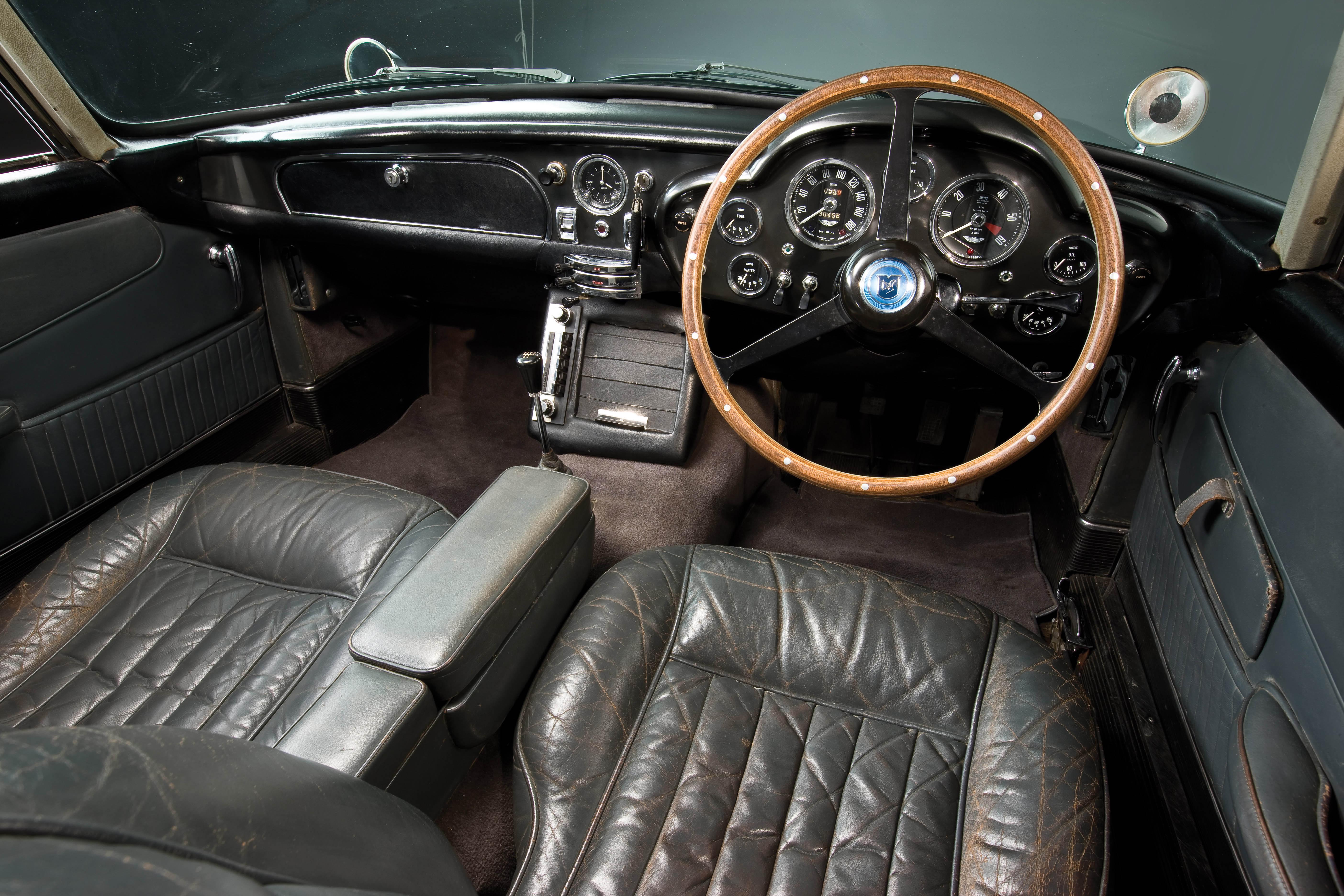 James Bond's Aston DB5 - Influx